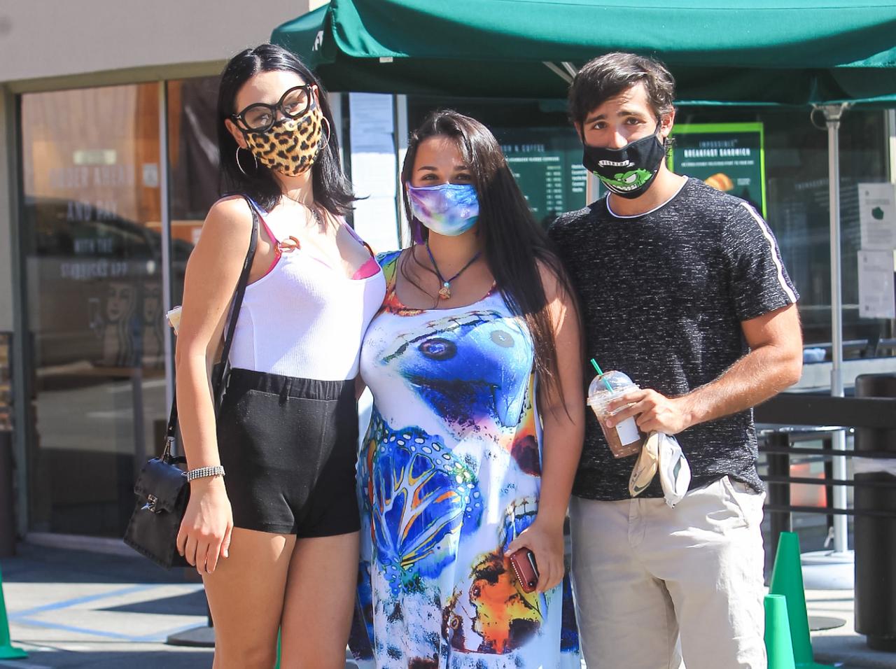 Jazz Jennings' Bro Sander Shoots His Shot At Dating Trans Woman