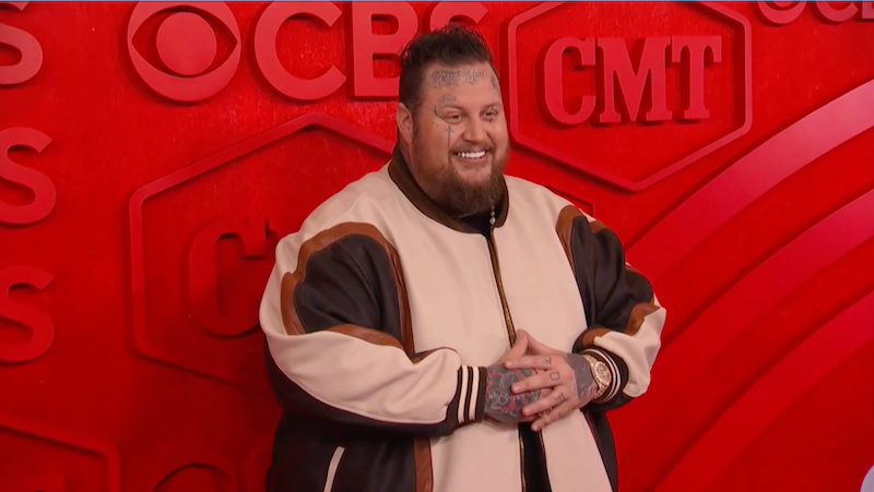 Kelsea Ballerini & Jelly Roll Go Off Prompter At 2024 CMT Music Awards