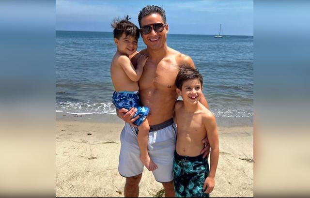Mario Lopez's Most Attractive Moments & Handsome Photos