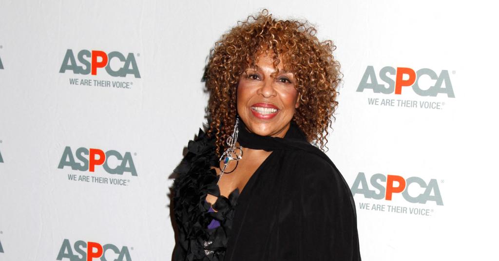 R&B Icon Roberta Flack Dead At 88, Singer Passed 'Peacefully'