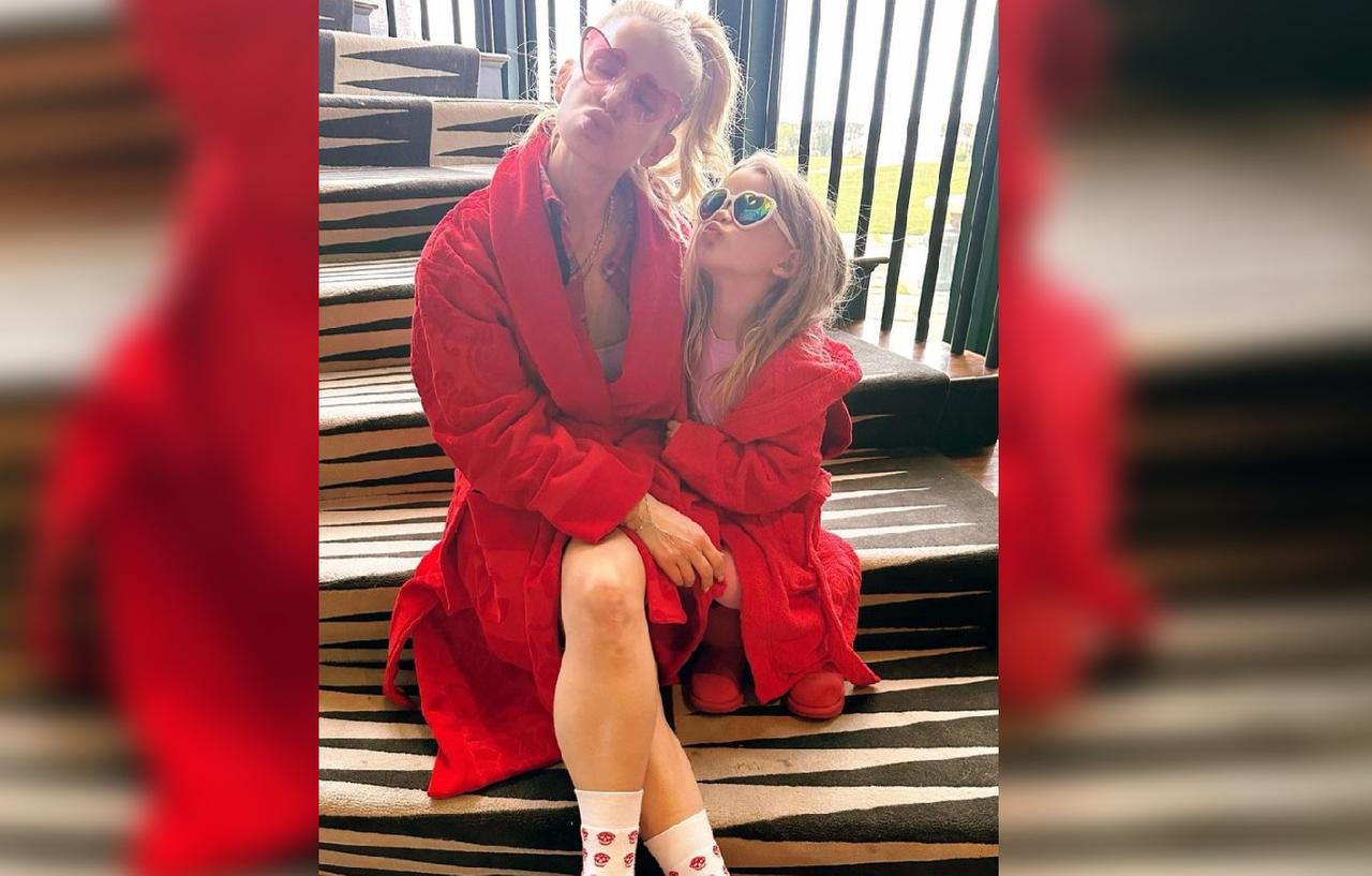 Jessica Simpson's Size Worries Fans After Posing With Daughter Maxi