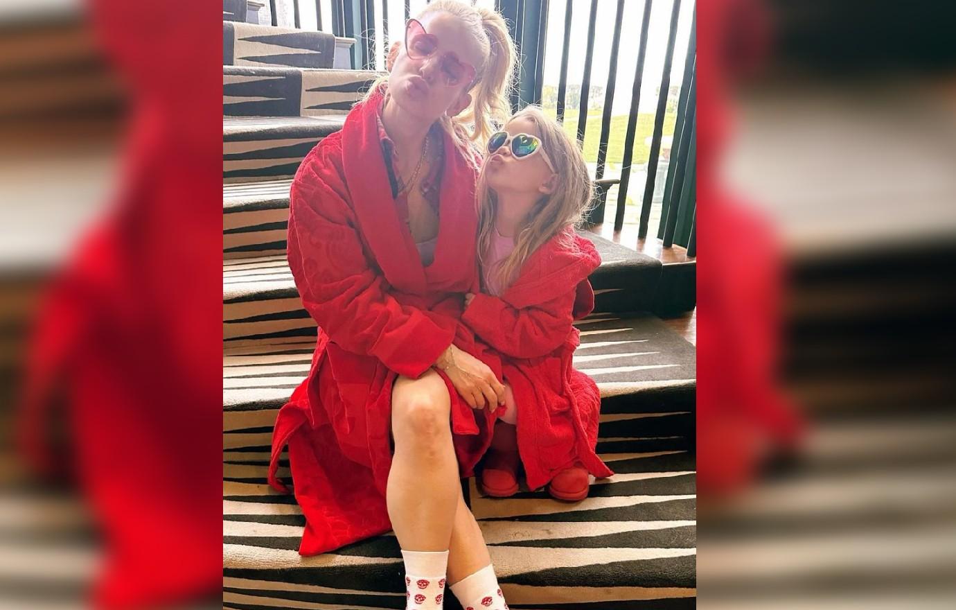 Jessica Simpson's Size Worries Fans After Posing With Daughter Maxi
