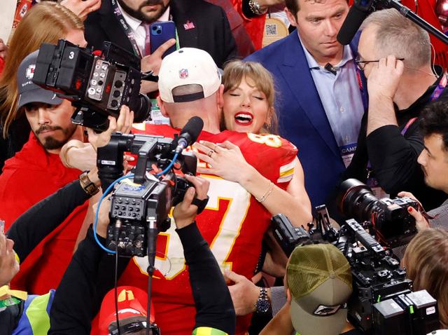 Travis Kelce 'Concerned' For Girlfriend Taylor Swift After Terror Plot