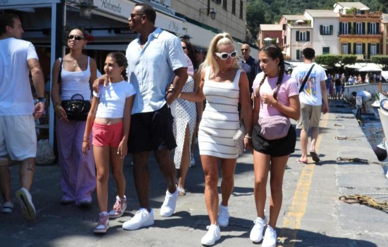 Alex Rodriguez Vacations In Italy With Daughters & Girlfriend: Photos