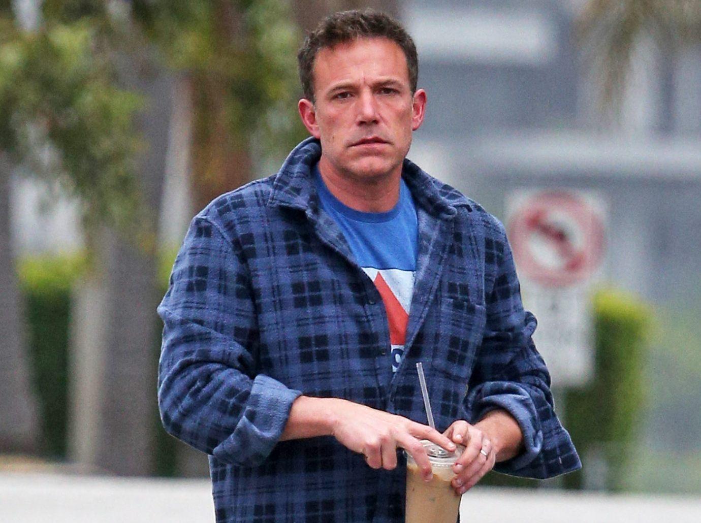 Ben Affleck Lashes Out At Paparazzi Waiting Near His & JLo's Home