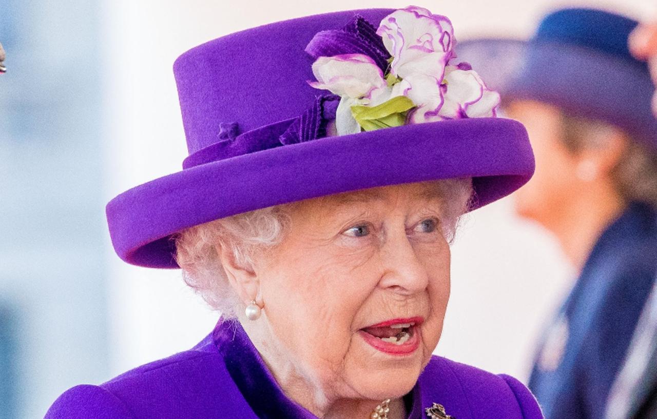 Janet Jackson's 'Pants Split' While Singing In Front Of Queen Elizabeth