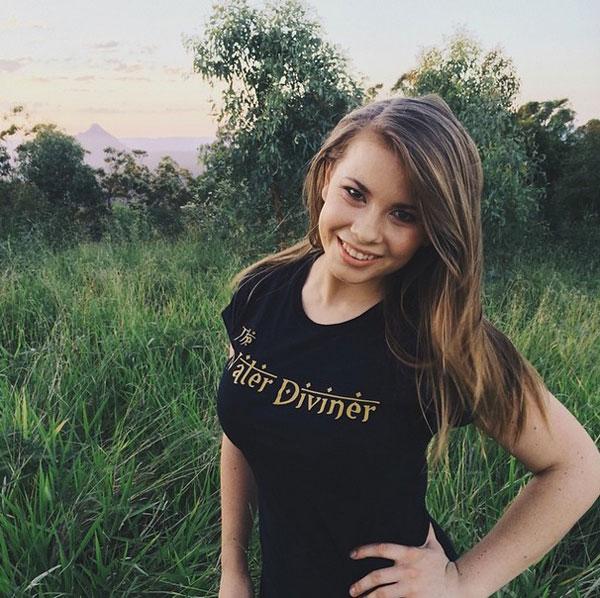All Grown Up! Bindi Irwin Posts Glamorous Photo -- See What The ...