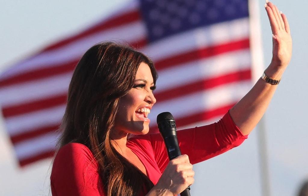Kimberly Guilfoyle Ridiculed For Lifting Up Her Dress During RNC
