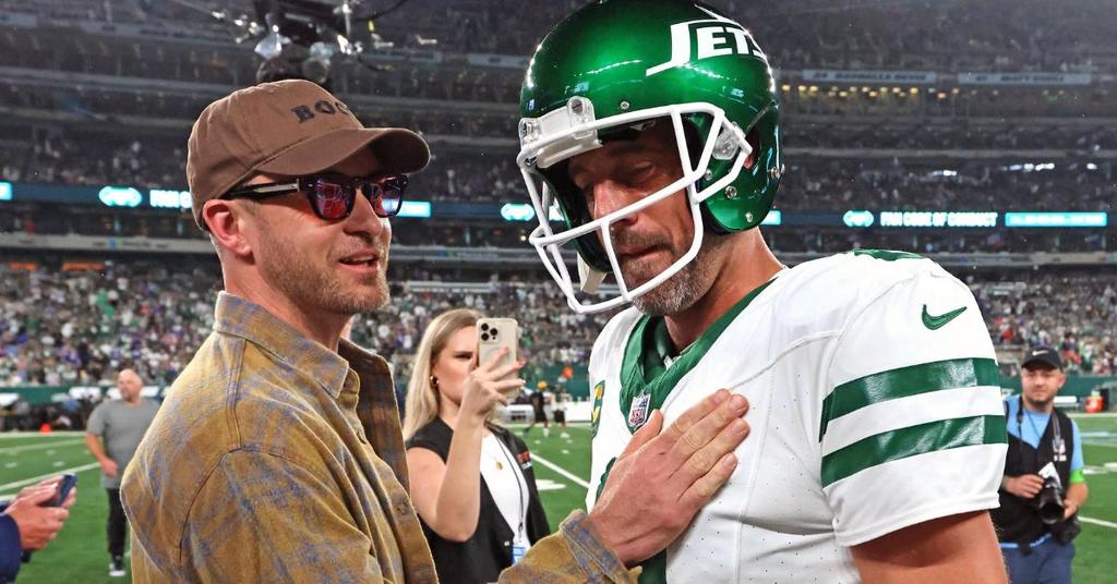 Aaron Rodgers Storms Off At Press Conference After Swearing At Press