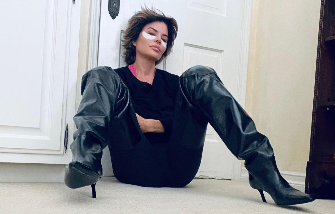 Lisa Rinna 'Can't Quit' The Internet Amid 'RHOBH' Backlash