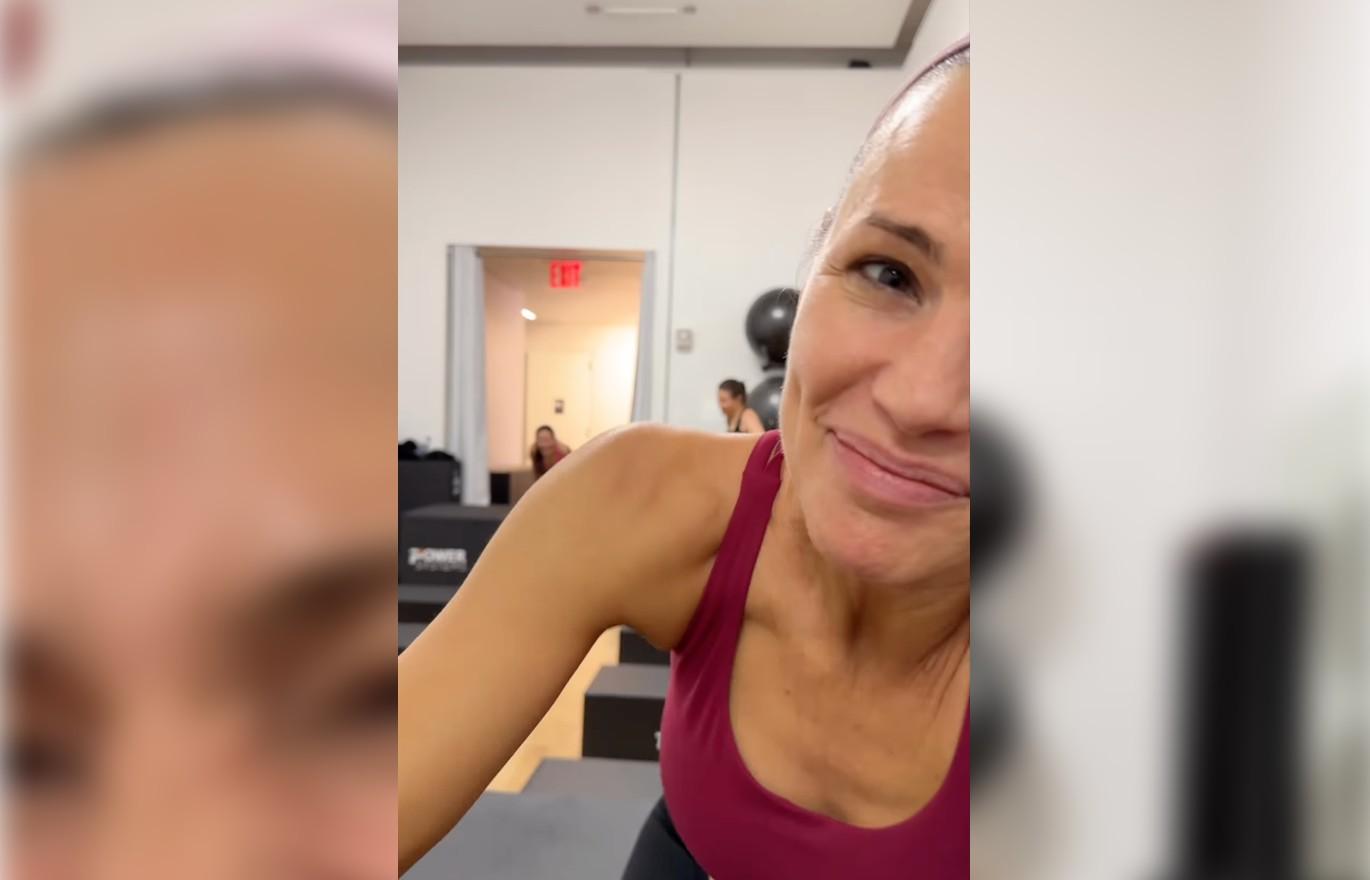 Jennifer Garner Shakes Her Hips & Shows Off Ripped Abs During Workout