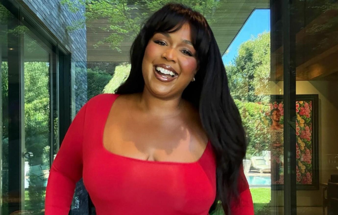 Lizzo Praised As She Shows Off Slim Figure In Tight Bodysuit: Photos