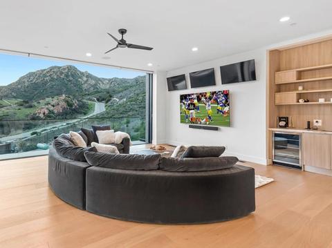Taylor Lautner Lists Modern Mansion, Photos