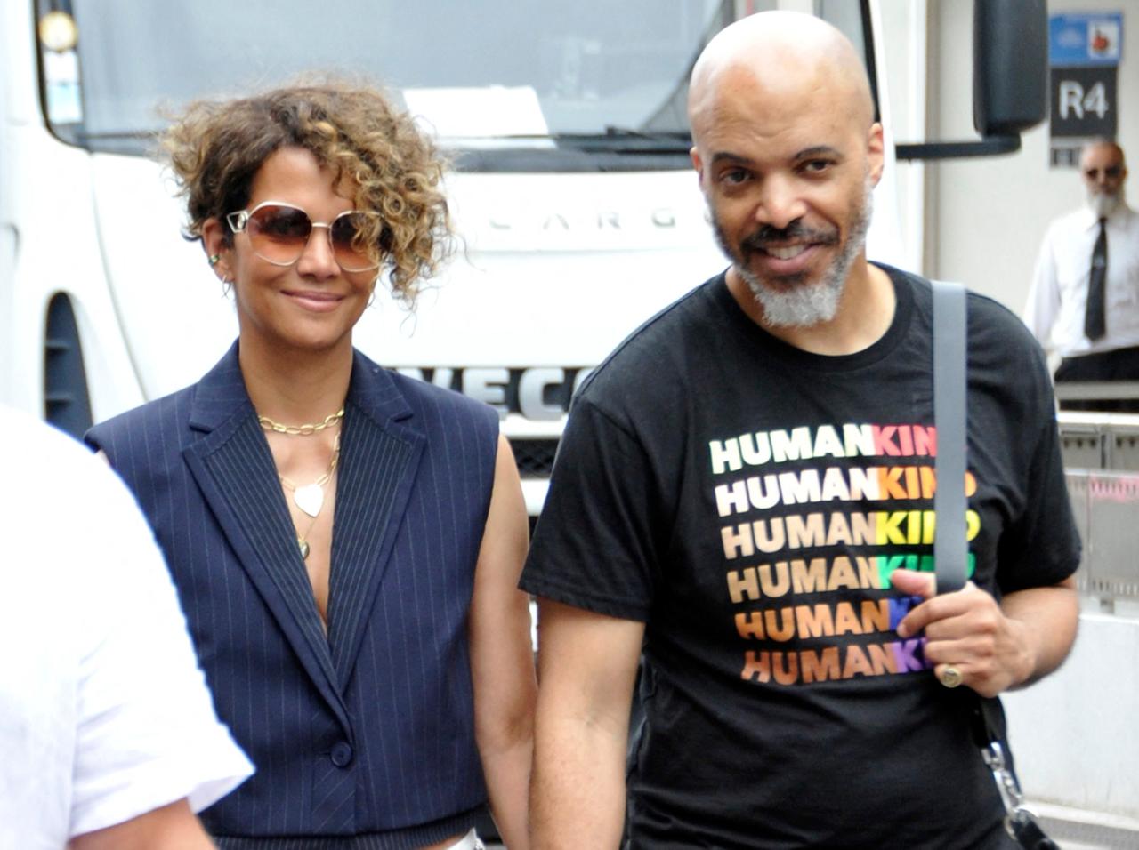 Halle Berry's Boyfriend Van Hunt Shares Cheeky Photo Of Actress