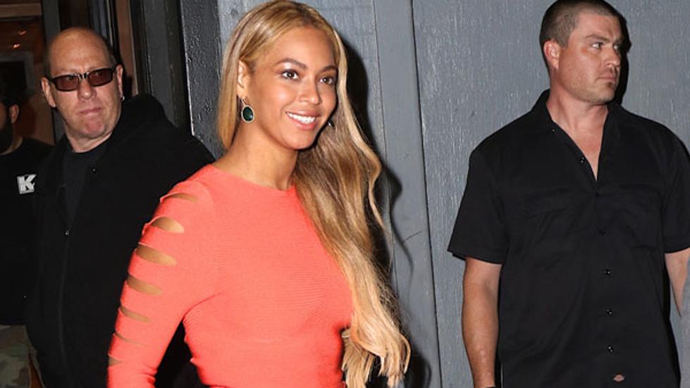 Beyonce Shines Bright In A Neon Outfit During A Night Out With Jay Z!