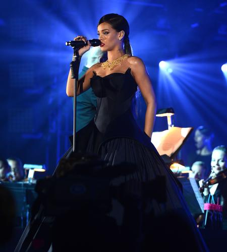 Rihanna Looks Flawless At 1st Annual Diamond Gala And Shows Off Major ...