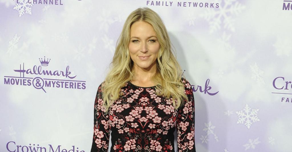 Jewel & Kevin Costner Spark Dating Rumors After 'Flirty' Appearance