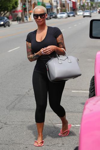 Amber Rose And Machine Gun Kelly Split—Find Out Why!