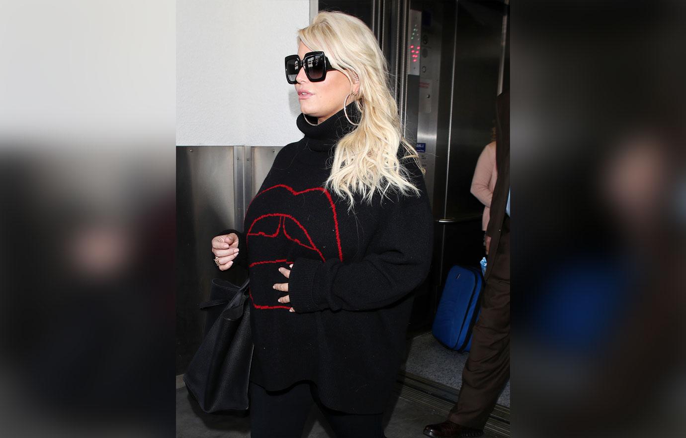 Jessica Simpson Calls New Mom Amy Schumer 'Hot' on Instagram