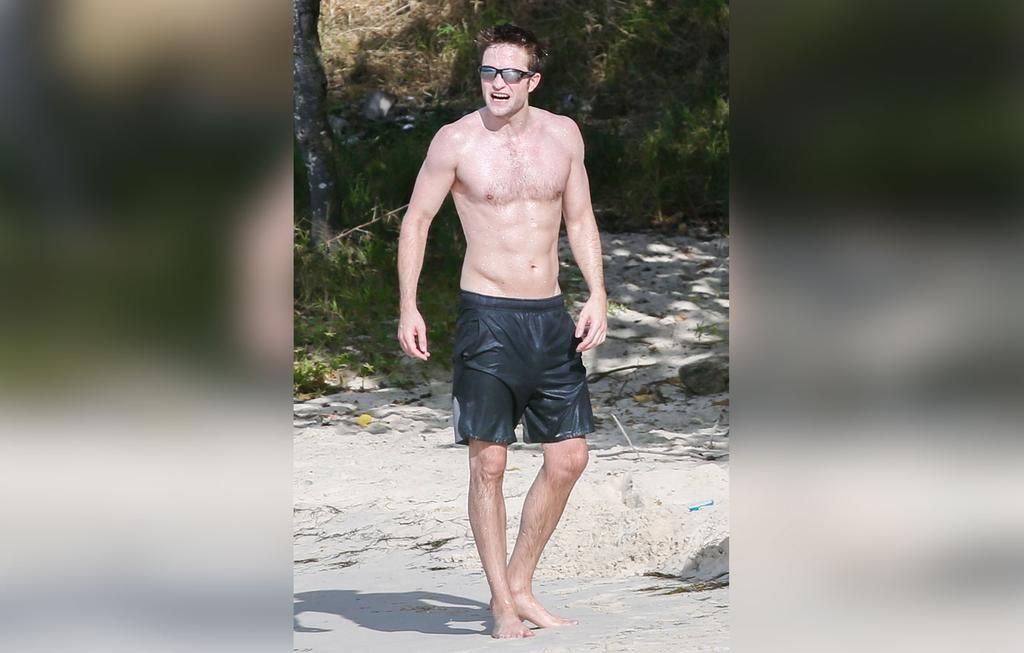 Robert Pattinson Shirtless Muscles Body Working Out Photos
