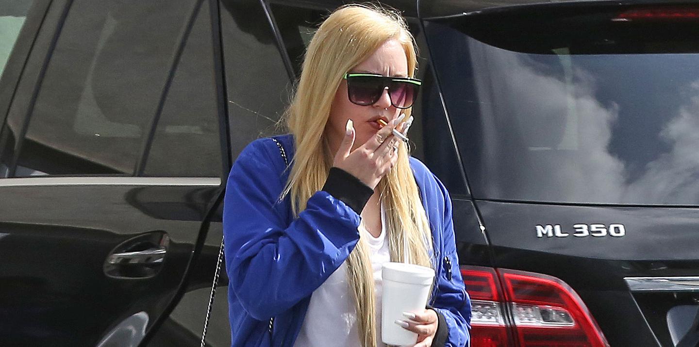 Amanda Bynes Smokes Cigarettes In Birthday Photos