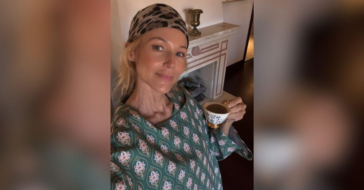 Jewel Stuns Fans With Swimsuit Selfie