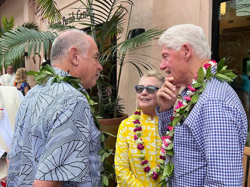 Hillary & Bill Clinton Celebrate Easter With Daughter At Hotel Buffet