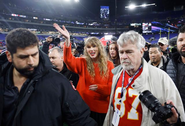 Taylor Swift Explains Football Rules To Pal Ice Spice At Super Bowl