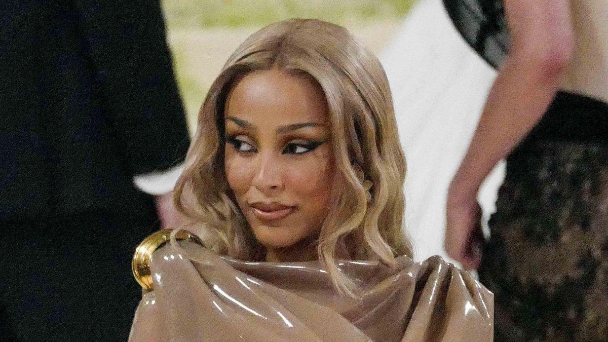 Doja Cat Unloads On 'Frog-Looking' Elon Musk In Fiery Exchange