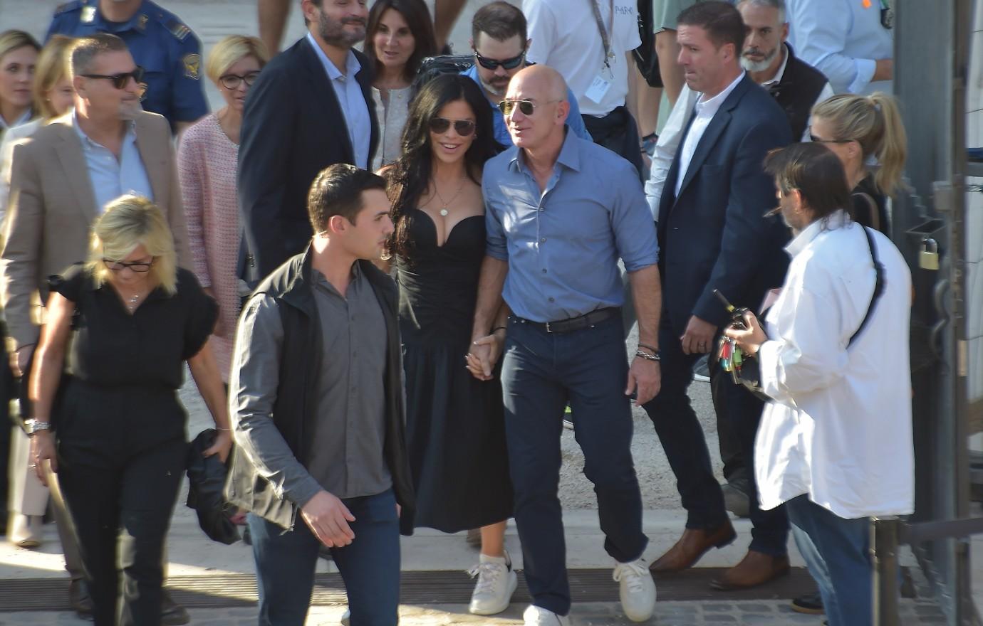Amazon Mogul Jeff Bezos Spotted Getting Cozy With Girlfriend In Rome