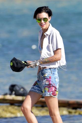 BABE WATCH! Ruby Rose Bares It All In Teeny Tiny Bikini — See The ...