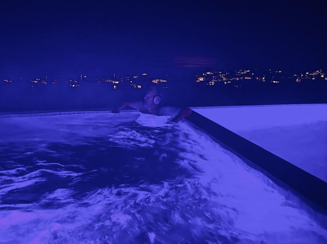 Matthew Perry's Ex: Actor Liked To Be In The Hot Tub When Doing Drugs