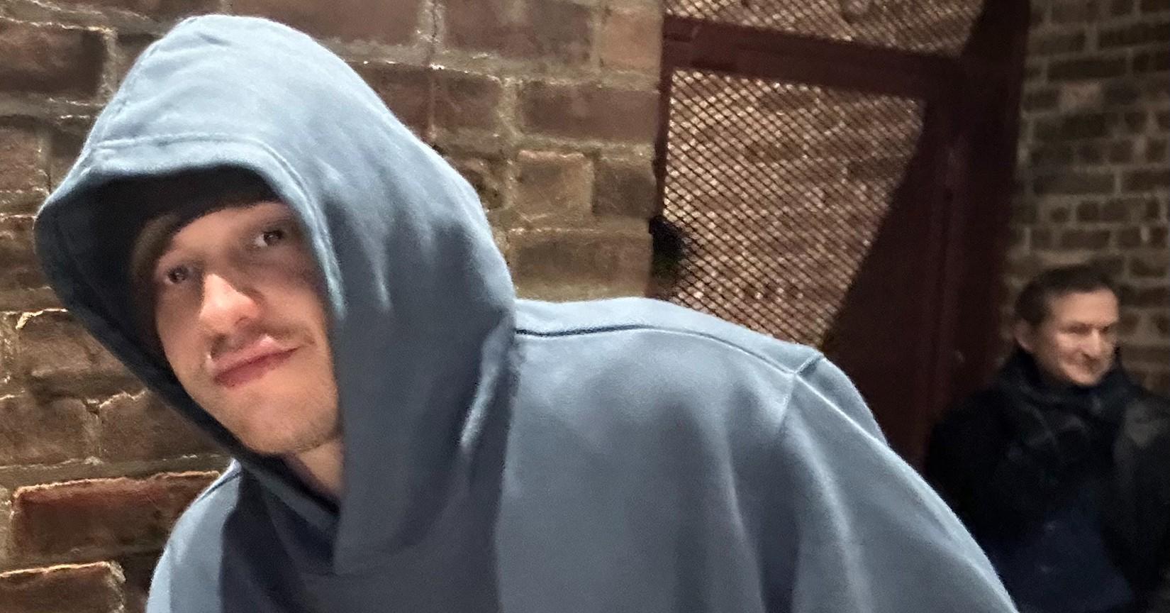 Pete Davidson Looks 'Healthy' After Ditching Tattoos For 'SNL' Sketch