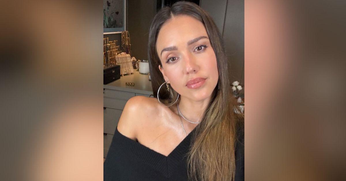 Jessica Alba Puts Her Cleavage & Toned Abs On Display During Workout