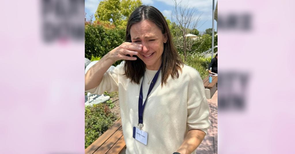 Jennifer Garner Sobs Over Daughter Violet's Graduation: Photos