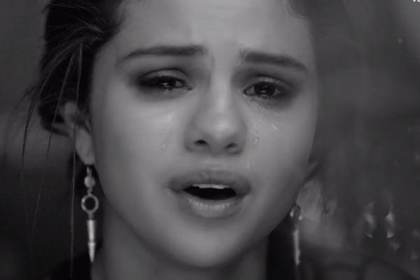 Selena Gomez Cries Over Justin Bieber In New Music Video For "The Heart ...