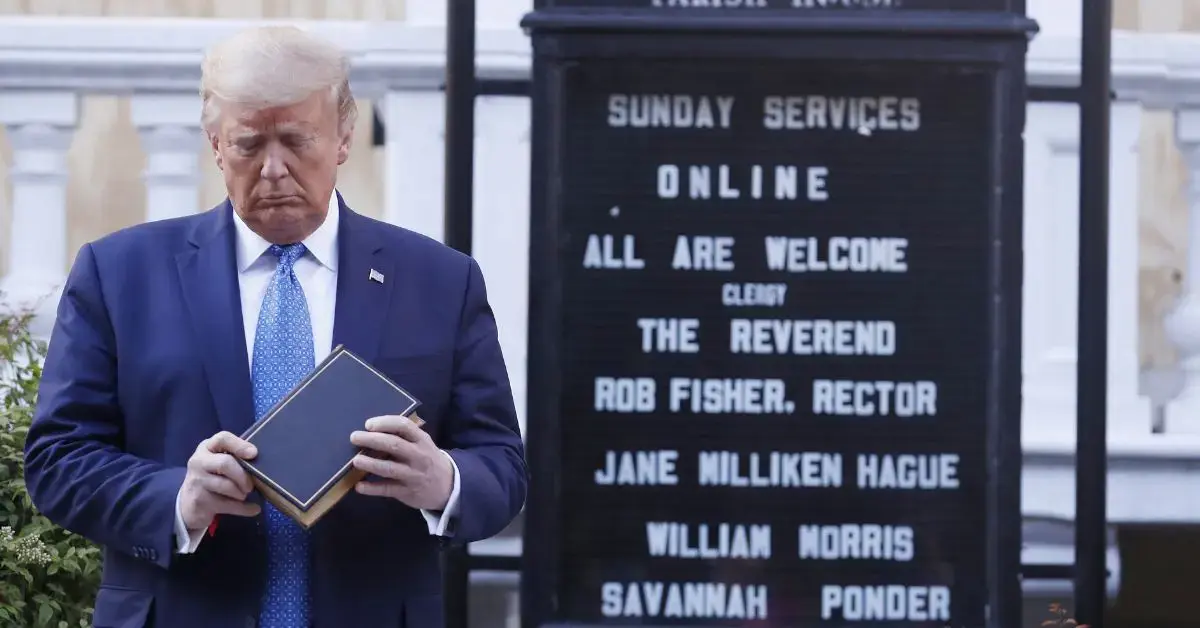 Donald Trump Supports Displaying The 10 Commandments In Schools