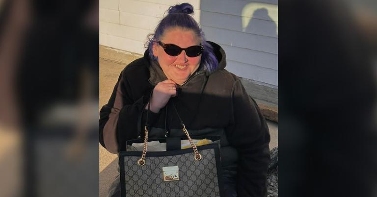 '1000-Lb Sisters' Star Amy Halterman Smiles Wide With Designer Bag