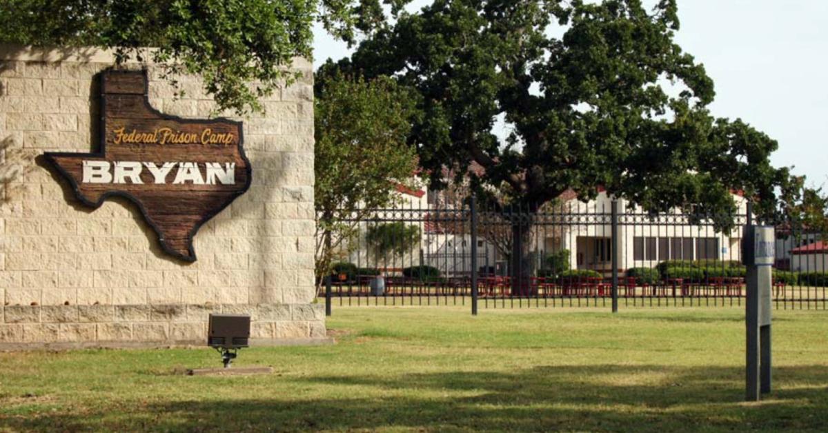 Ghislaine Maxwell & Elizabeth Holmes Are Best Friends At Texas Prison