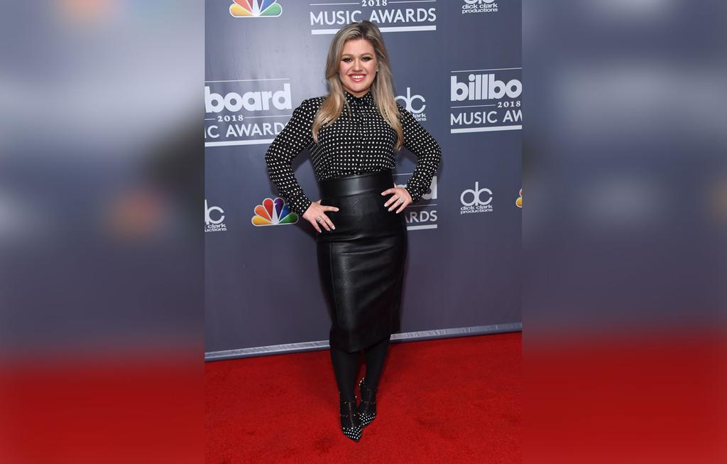 Kelly Clarkson Shows Off Her Incredible 40-Pound Weight Loss