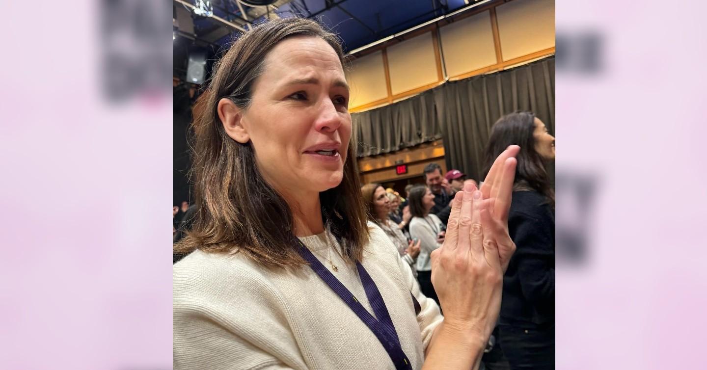 Jennifer Garner Sobs Over Daughter Violet's Graduation: Photos