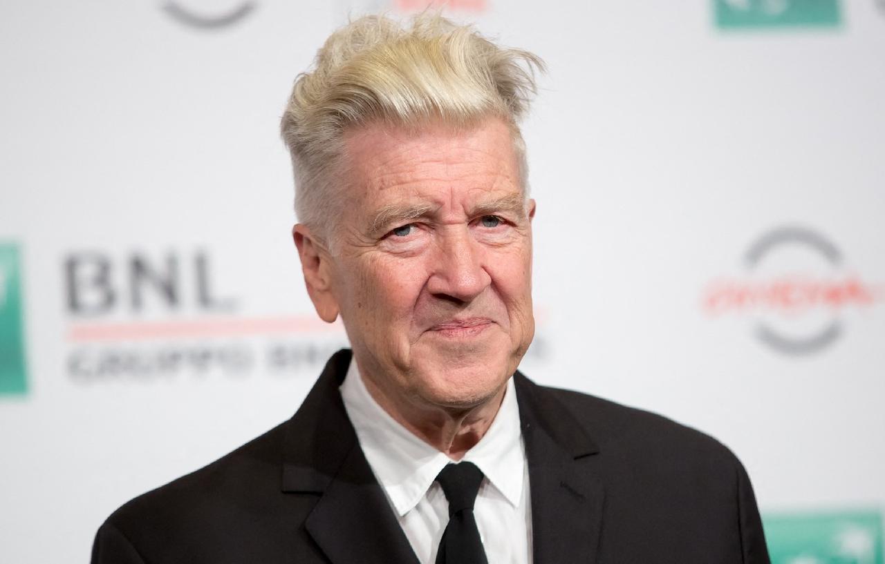 David Lynch Admits He 'Can Barely Walk' Amid Emphysema Battle