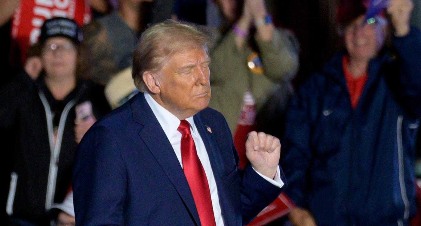 Donald Trump Mocked For Adding Golf Swing To His Rally Dance: Watch