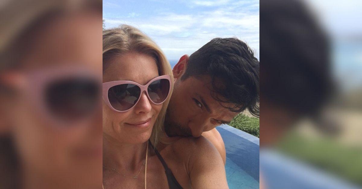 Kelly Ripa In Swimsuit
