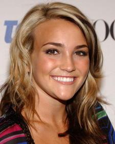 Jamie Lynn Celebrates Birthday with Fiancé