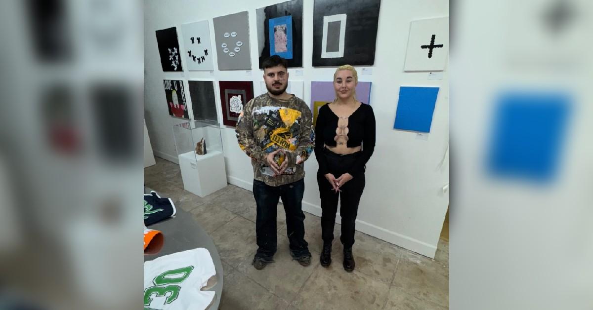 Amanda Bynes Wears Cleavage-Baring Shirt At Art Show: Photos