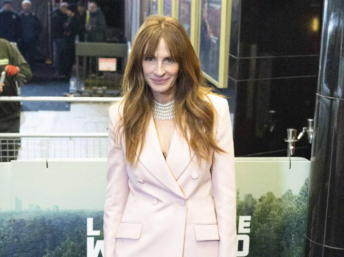 Julia Roberts Seems Uninterested In Taylor Swift's New Romance: Watch