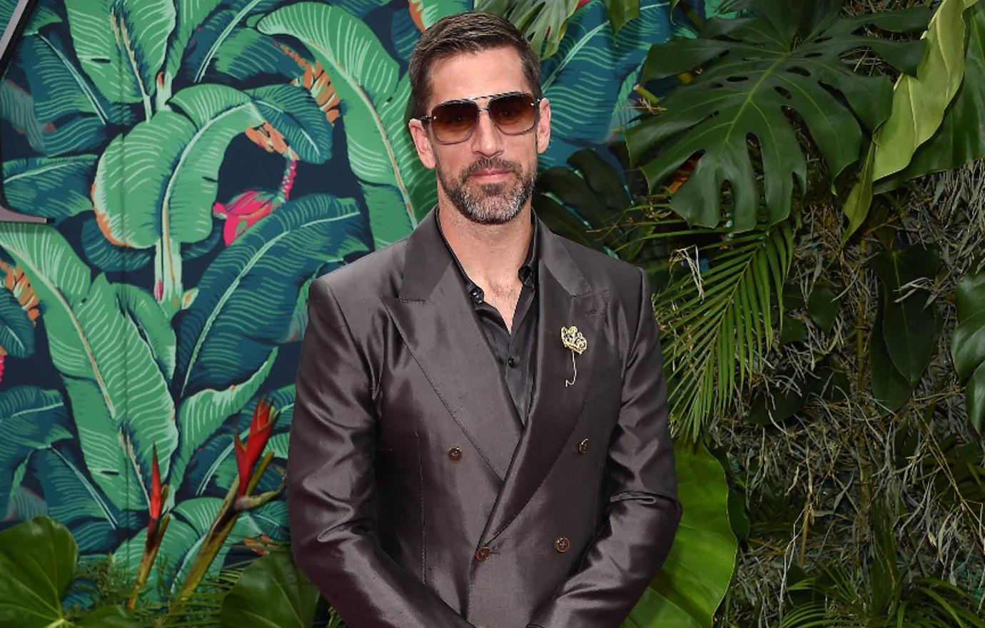 Aaron Rodgers Convinces Fans He's On Drugs After Strange UFO Story
