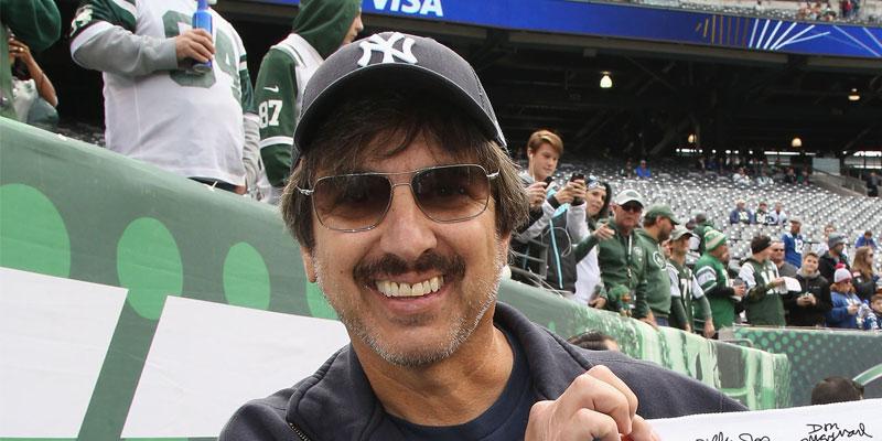 Ray Romano's Sons Teach Him How To Take A Selfie At Jets Game