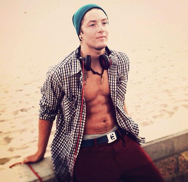 Boy Band Bods: Guess The Abs Of One Direction, NKOTB, Big Time Rush And ...